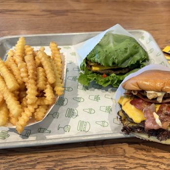 SHAKE SHACK ROUND ROCK - Updated September 2025 - 87 Photos & 45 ...