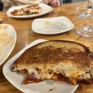 CHEESE BAR - 180 Photos & 145 Reviews - 2925 Ingersoll Ave, Des Moines ...