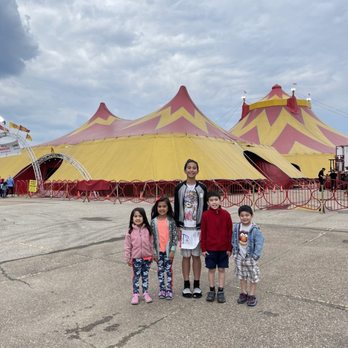 ROYAL CANADIAN INTERNATIONAL CIRCUS - Updated October 2025 - 13 Photos ...