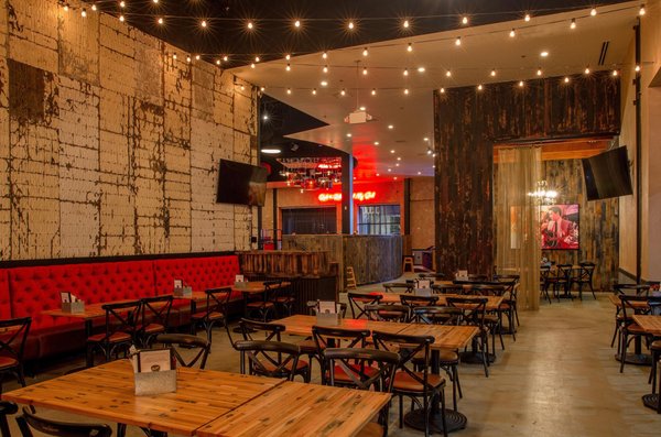 SIX STRING GRILL & STAGE - 137 Photos & 125 Reviews - 275 Patriot Pl ...