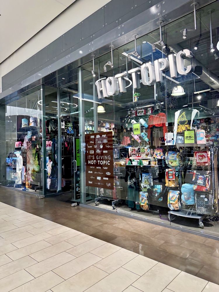 HOT TOPIC - Updated December 2025 - 61 Photos & 65 Reviews - 168 Los ...