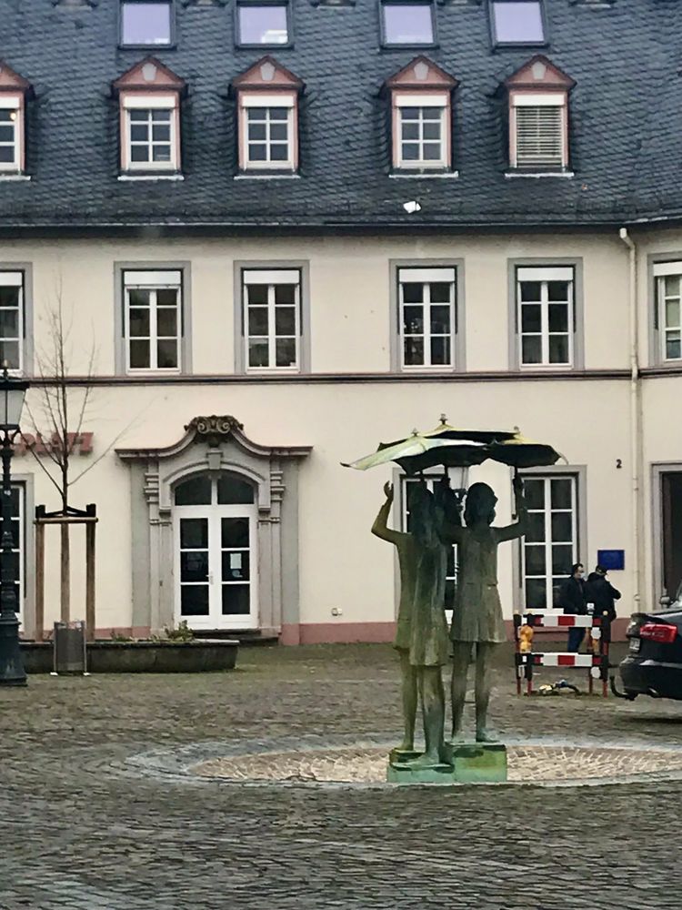 DREI-MÄDCHEN-BRUNNEN AM BALLPLATZ - Updated June 2024 - 12 Photos ...