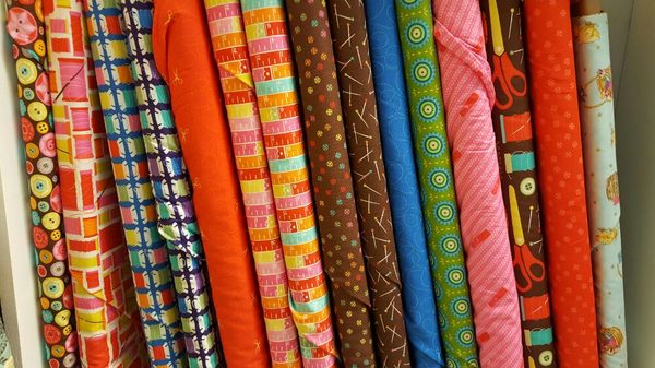 RED-ROXY QUILT - Updated July 2025 - 14 Photos - 804 Short St, Decorah ...