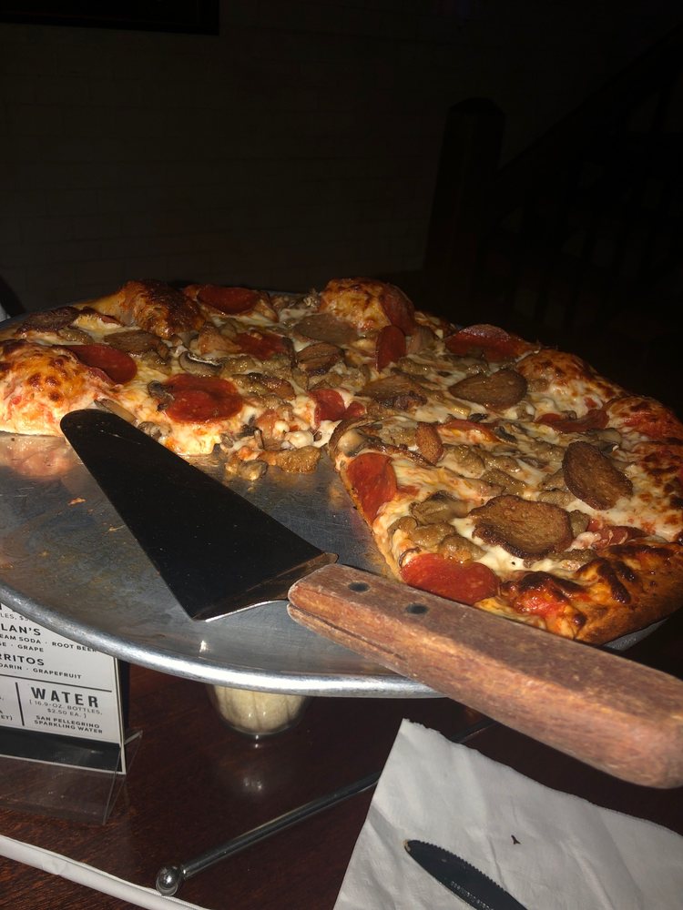 O’ZONE PIZZA PUB - 107 Photos & 186 Reviews - 1010 N 12th Ave ...