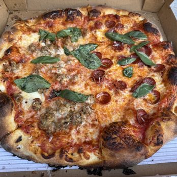 ANGELO’S PIZZERIA - Updated January 2025 - 1486 Photos & 993 Reviews ...