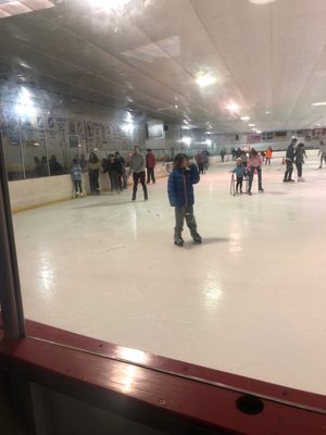 ICELAND FAMILY SKATING CENTER - 18 Photos & 20 Reviews - 4915 Broad St ...