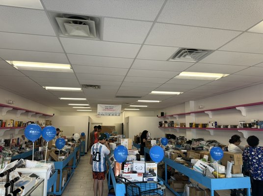 PRIME MERCH - Updated November 2024 - 16835 N Park Pl, Glendale ...