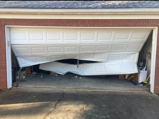SNOW GARAGE DOOR - Lithonia, Georgia - Garage Door Services - Phone ...