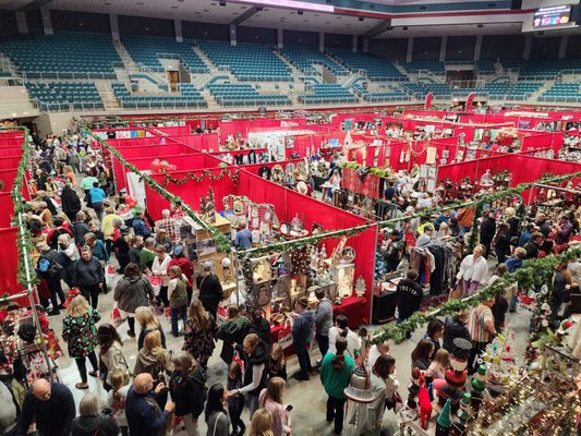 HOME FOR THE HOLIDAYS GIFT MARKET - Updated December 2025 - 13 Photos ...