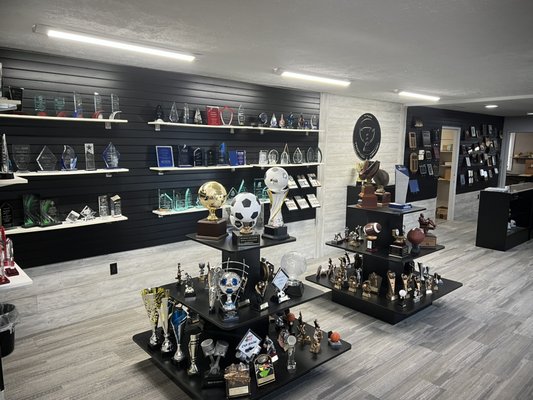 TITAN TROPHIES & APPAREL - 10 Photos - 9044 Cincinnati Colmbs Rd, West ...