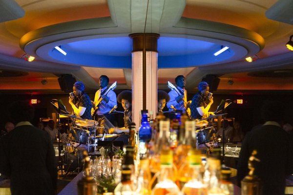 WILLIS SHOW BAR - Updated July 2025 - 243 Photos & 161 Reviews - 4156 ...