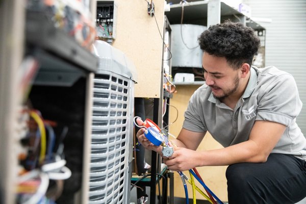 UEI COLLEGE - Updated December 2025 - 50 Photos & 39 Reviews - 4424 ...