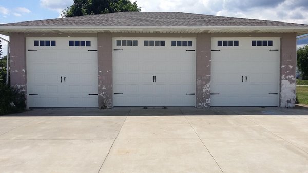 CASTLE GARAGE DOORS - Updated April 2025 - 33 Photos - 61 S Seiberling ...