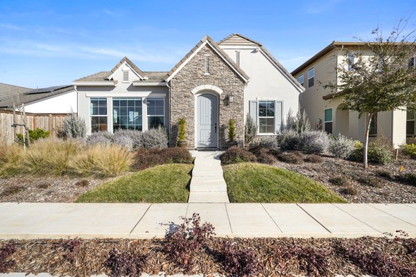 MAIRIN HALEY - COMPASS - Updated July 2024 - 78 Photos & 44 Reviews ...